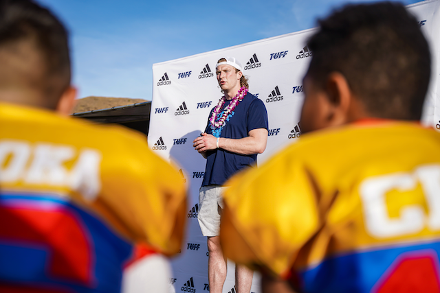 PHOTOS: TUFF Donates New Uniforms to Westside Titans – ESPN Honolulu